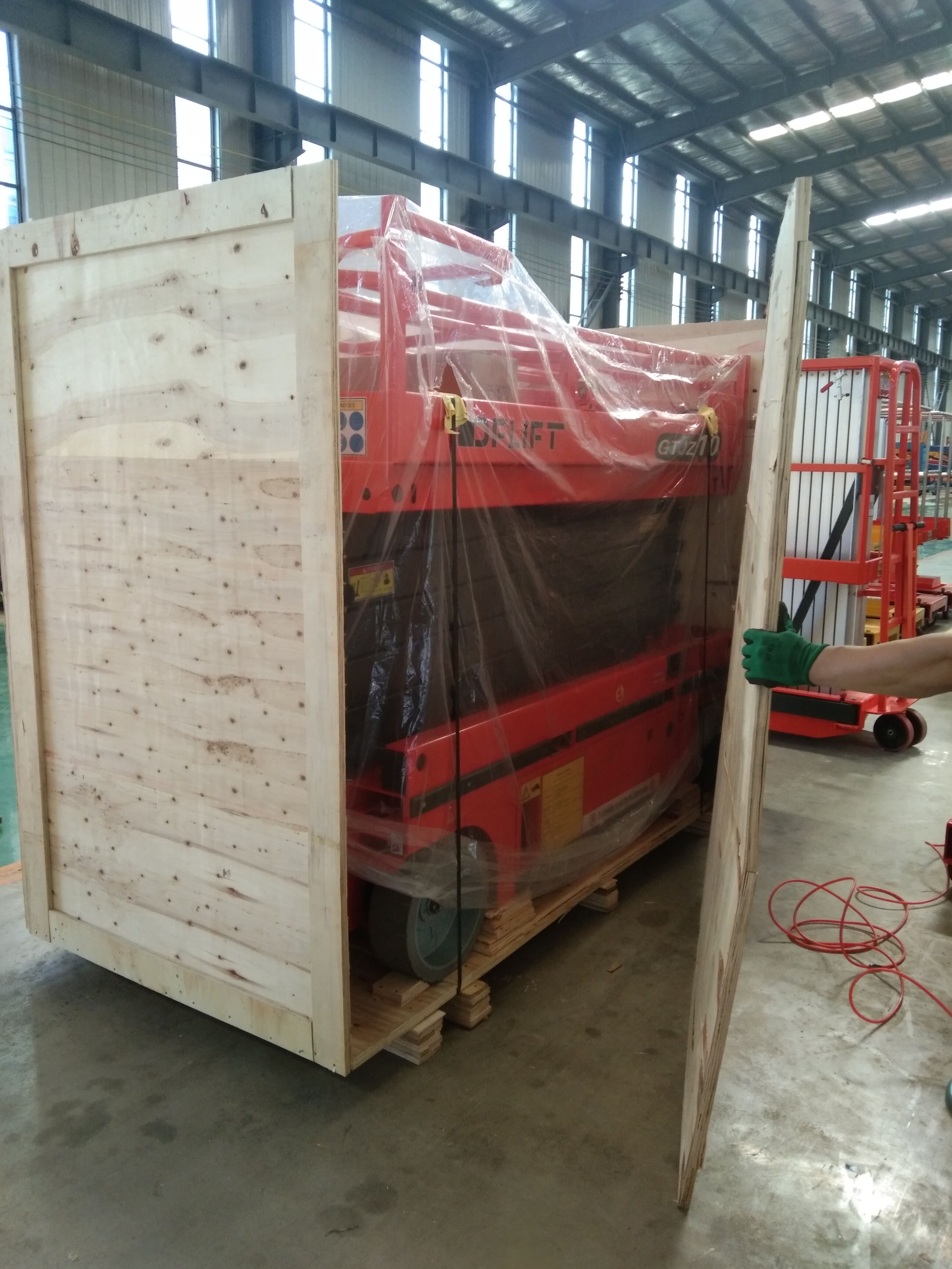 GTJZ12 40 feets self-propelled scissor lift ship to Pakistan | Scissor ...